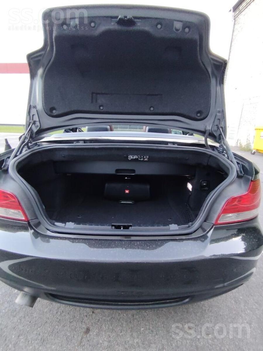 Black BMW 118 2010 in Bauska, with an engine capacity of 1.80 L and mileage of 210 thousand km for 8100 €, photo 7 on AUTOMOTO.COM.LV