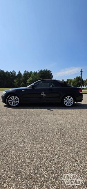 Black BMW 118 2010 in Vilnius, with an engine capacity of 2.00 L and mileage of 171 thousand km for 6590 €, photo 6 on AUTOMOTO.COM.LV