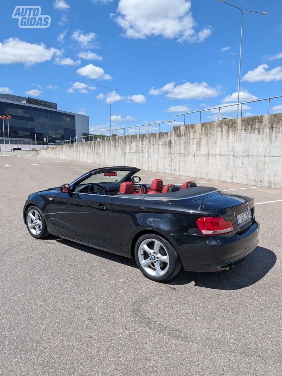Black BMW 118 2011 in Vilnius, with an engine capacity of 2.00 L and mileage of 273 thousand km for 5950 €, photo 4 on AUTOMOTO.COM.LV