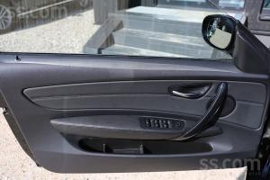 Black BMW 118 2011 in Tukums, with an engine capacity of 2.00 L and mileage of 220 thousand km for 6990 €, photo 12 on AUTOMOTO.COM.LV