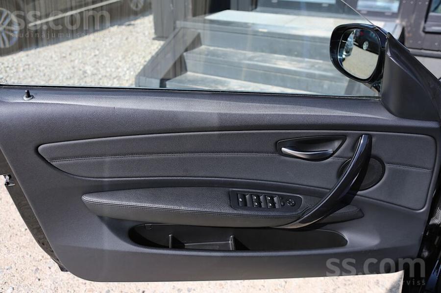 Black BMW 118 2011 in Tukums, with an engine capacity of 2.00 L and mileage of 220 thousand km for 6990 €, photo 12 on AUTOMOTO.COM.LV