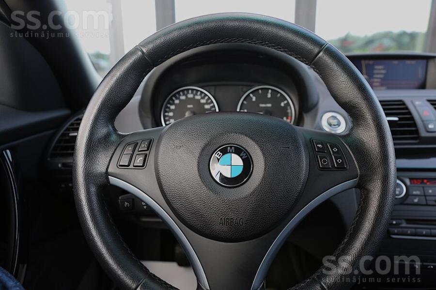 Black BMW 118 2011 in Tukums, with an engine capacity of 2.00 L and mileage of 220 thousand km for 6990 €, photo 16 on AUTOMOTO.COM.LV
