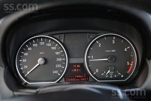 Black BMW 118 2011 in Tukums, with an engine capacity of 2.00 L and mileage of 220 thousand km for 6990 €, photo 17 on AUTOMOTO.COM.LV