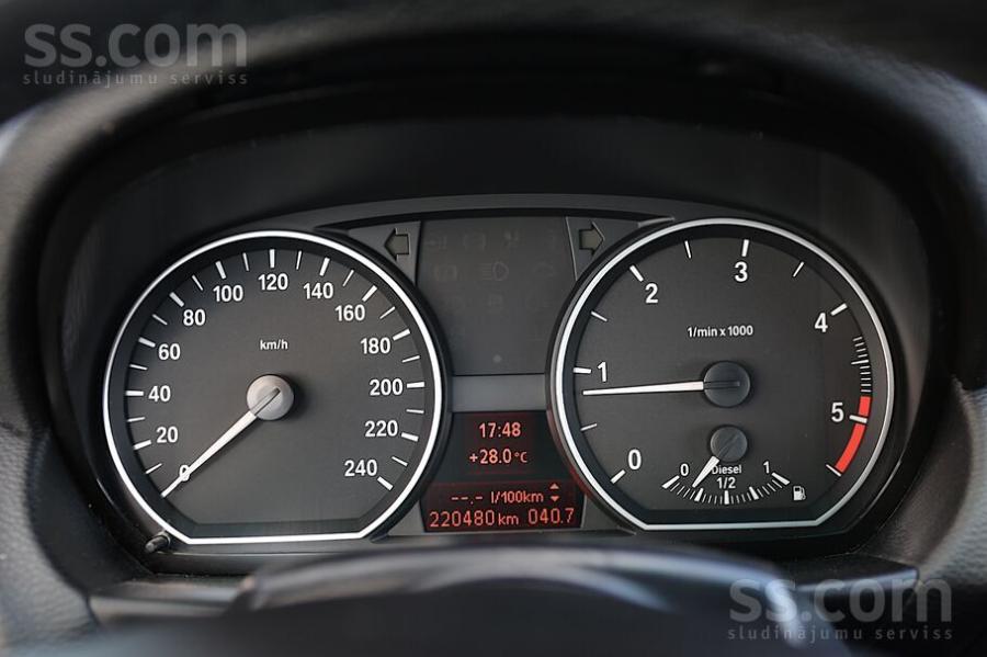 Black BMW 118 2011 in Tukums, with an engine capacity of 2.00 L and mileage of 220 thousand km for 6990 €, photo 17 on AUTOMOTO.COM.LV