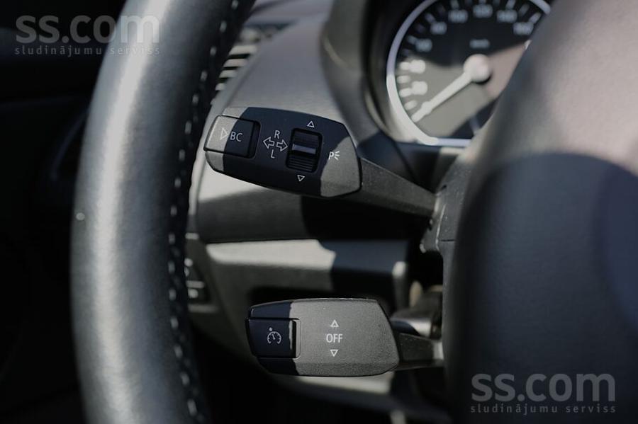 Black BMW 118 2011 in Tukums, with an engine capacity of 2.00 L and mileage of 220 thousand km for 6990 €, photo 18 on AUTOMOTO.COM.LV