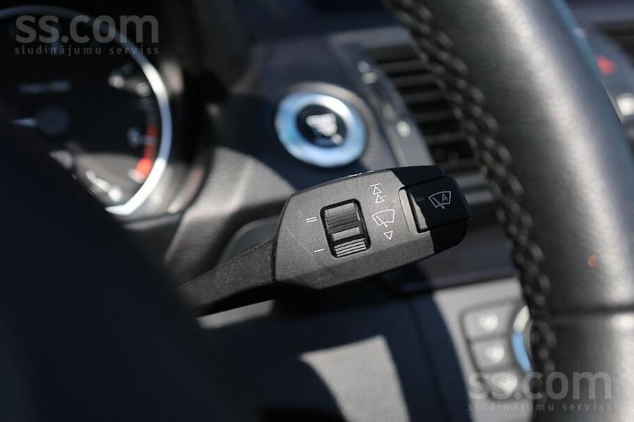 Black BMW 118 2011 in Tukums, with an engine capacity of 2.00 L and mileage of 220 thousand km for 6990 €, photo 19 on AUTOMOTO.COM.LV