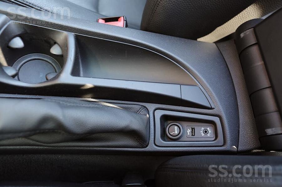 Black BMW 118 2011 in Tukums, with an engine capacity of 2.00 L and mileage of 220 thousand km for 6990 €, photo 30 on AUTOMOTO.COM.LV