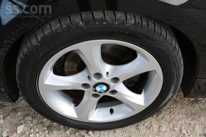 Black BMW 118 2011 in Tukums, with an engine capacity of 2.00 L and mileage of 220 thousand km for 6990 €, photo 31 on AUTOMOTO.COM.LV