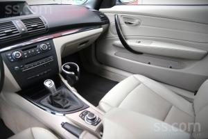 Black BMW 118 2013 in Riga, with an engine capacity of 2.00 L and mileage of 342 thousand km for 6995 €, photo 10 on AUTOMOTO.COM.LV