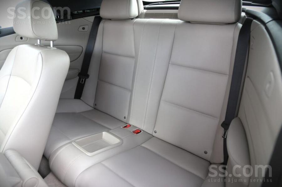 Black BMW 118 2013 in Riga, with an engine capacity of 2.00 L and mileage of 342 thousand km for 6995 €, photo 15 on AUTOMOTO.COM.LV