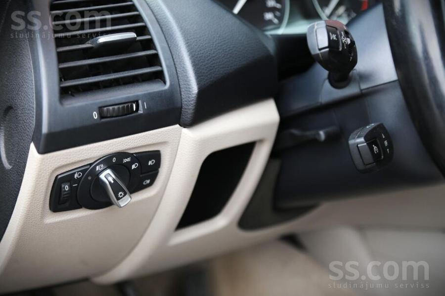 Black BMW 118 2013 in Riga, with an engine capacity of 2.00 L and mileage of 342 thousand km for 6995 €, photo 18 on AUTOMOTO.COM.LV