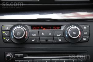 Black BMW 118 2013 in Riga, with an engine capacity of 2.00 L and mileage of 342 thousand km for 6995 €, photo 19 on AUTOMOTO.COM.LV