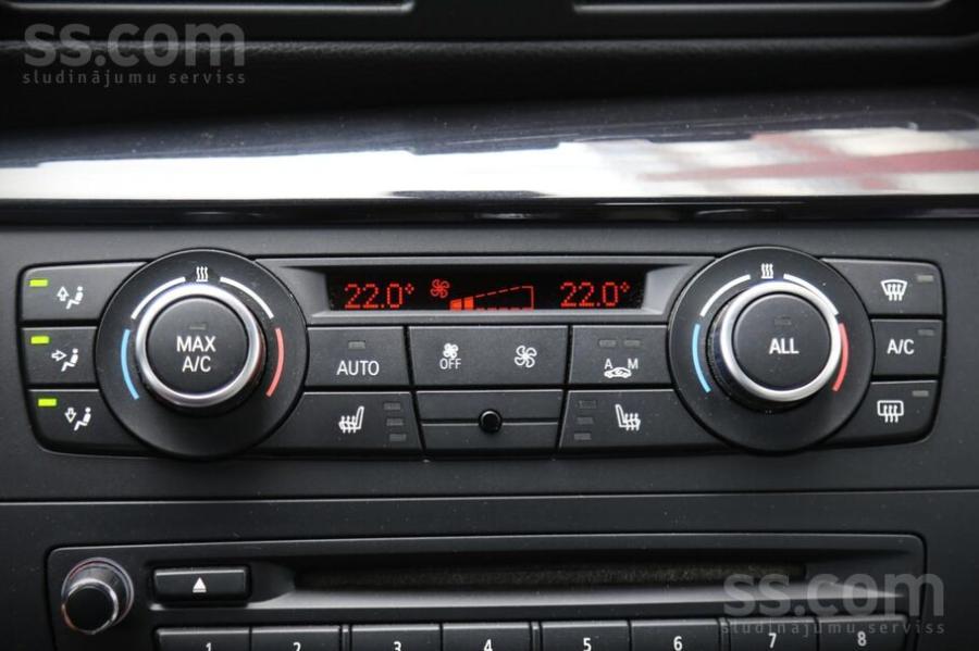 Black BMW 118 2013 in Riga, with an engine capacity of 2.00 L and mileage of 342 thousand km for 6995 €, photo 19 on AUTOMOTO.COM.LV
