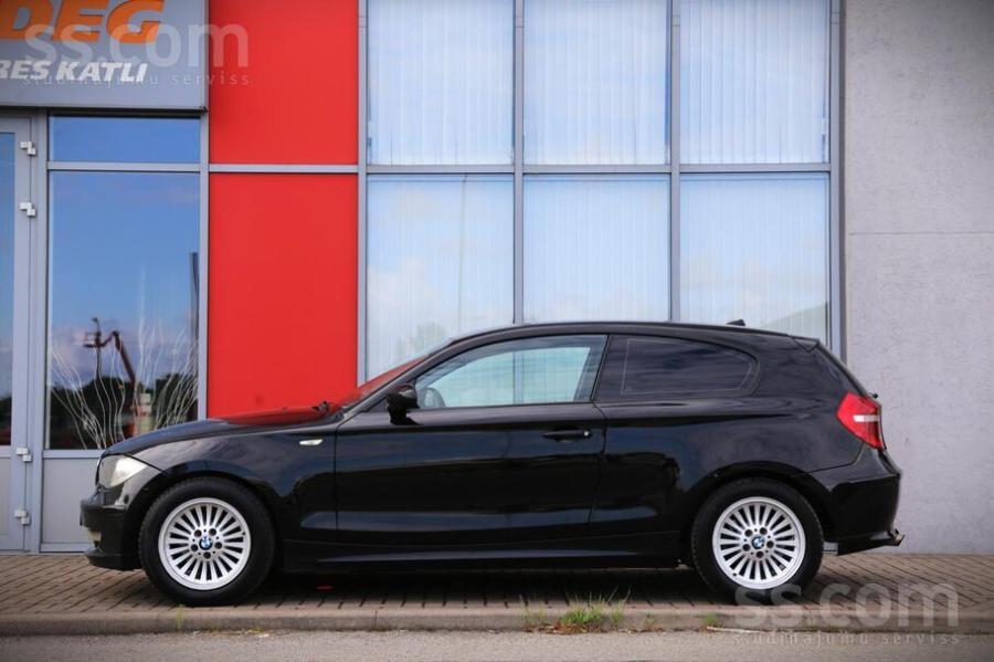 Black BMW 118 2007 in Riga, with an engine capacity of 2.00 L and mileage of 328 thousand km for 2495 €, photo 3 on AUTOMOTO.COM.LV