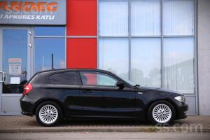 Black BMW 118 2007 in Riga, with an engine capacity of 2.00 L and mileage of 328 thousand km for 2495 €, photo 4 on AUTOMOTO.COM.LV