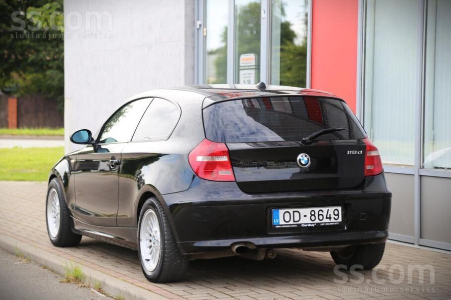 Black BMW 118 2007 in Riga, with an engine capacity of 2.00 L and mileage of 328 thousand km for 2495 €, photo 6 on AUTOMOTO.COM.LV