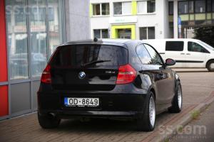 Black BMW 118 2007 in Riga, with an engine capacity of 2.00 L and mileage of 328 thousand km for 2495 €, photo 7 on AUTOMOTO.COM.LV