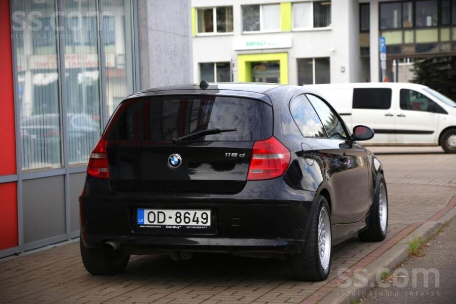 Black BMW 118 2007 in Riga, with an engine capacity of 2.00 L and mileage of 328 thousand km for 2495 €, photo 7 on AUTOMOTO.COM.LV