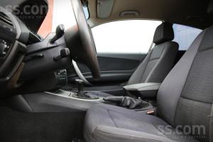 Black BMW 118 2007 in Riga, with an engine capacity of 2.00 L and mileage of 328 thousand km for 2495 €, photo 12 on AUTOMOTO.COM.LV