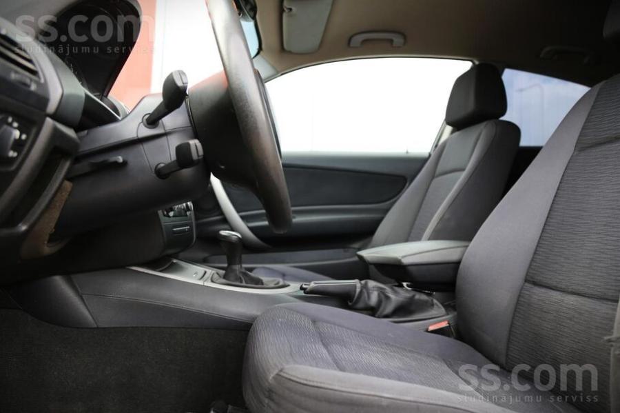 Black BMW 118 2007 in Riga, with an engine capacity of 2.00 L and mileage of 328 thousand km for 2495 €, photo 12 on AUTOMOTO.COM.LV