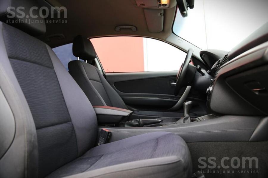 Black BMW 118 2007 in Riga, with an engine capacity of 2.00 L and mileage of 328 thousand km for 2495 €, photo 13 on AUTOMOTO.COM.LV