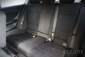 Black BMW 118 2007 in Riga, with an engine capacity of 2.00 L and mileage of 328 thousand km for 2495 €, photo 14 on AUTOMOTO.COM.LV
