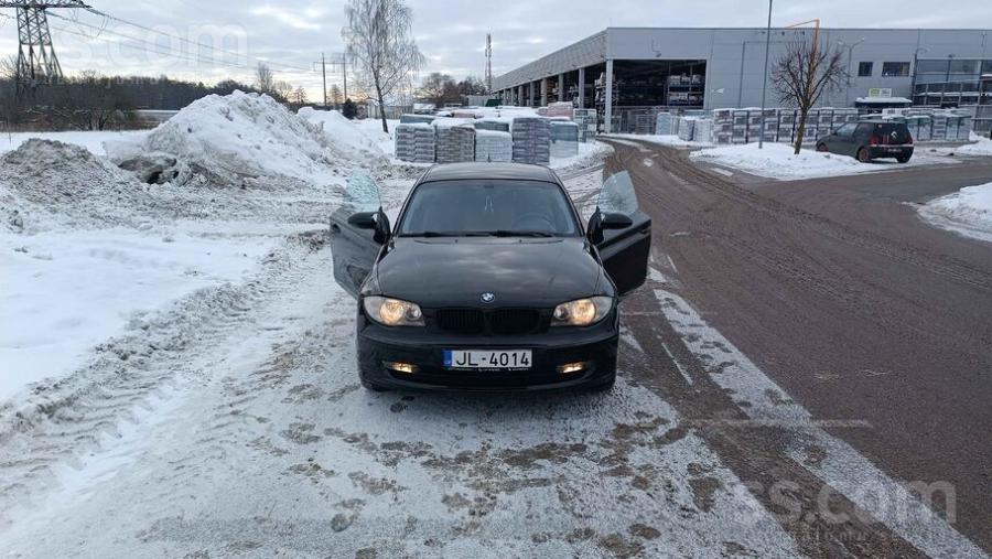 Melns BMW 118 2008 Rīga, ar dzinēja tilpumu 2.00 L un nobraukumu 310 tūkst. km par 3200 €, foto 4 vietnē AUTOMOTO.COM.LV