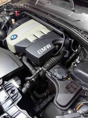 Black BMW 118 2008 in Saldus, with an engine capacity of 2.00 L and mileage of 326 thousand km for 2200 €, photo 6 on AUTOMOTO.COM.LV