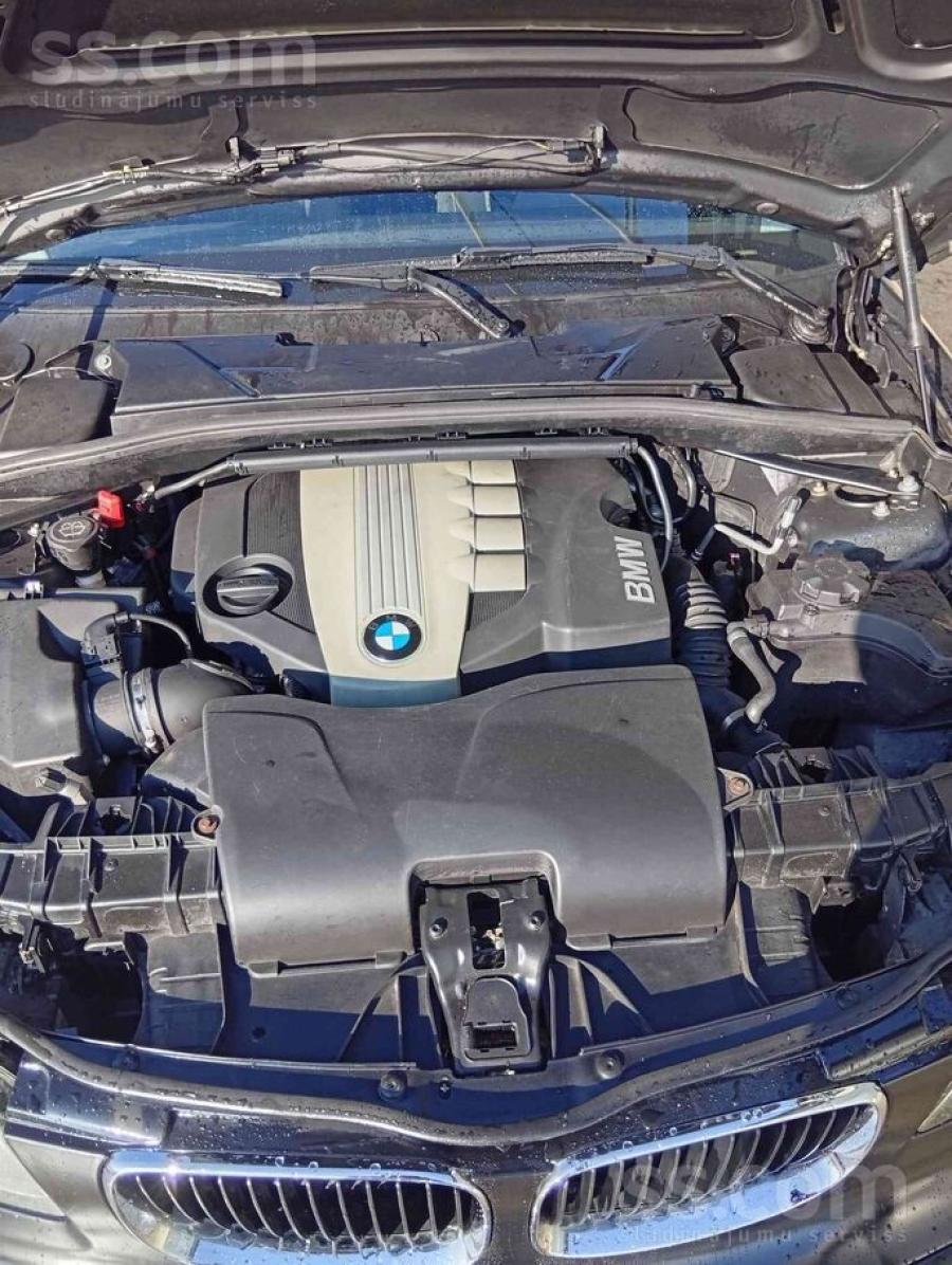 Black BMW 118 2008 in Saldus, with an engine capacity of 2.00 L and mileage of 326 thousand km for 2200 €, photo 7 on AUTOMOTO.COM.LV