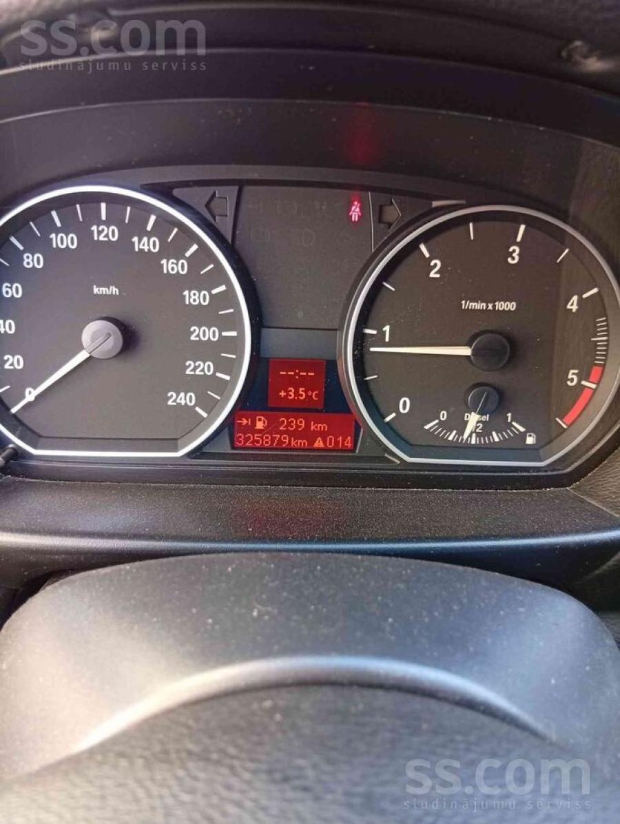 Black BMW 118 2008 in Saldus, with an engine capacity of 2.00 L and mileage of 326 thousand km for 2200 €, photo 9 on AUTOMOTO.COM.LV