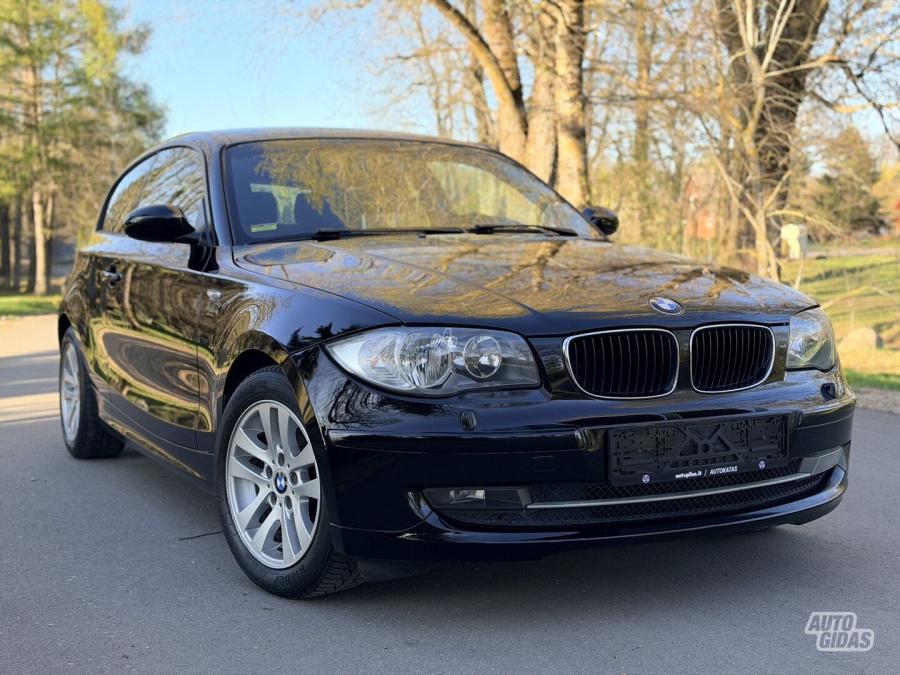 Black BMW 118 2009 in Utena, with an engine capacity of 2.00 L and mileage of 289 thousand km for 3850 €, photo 4 on AUTOMOTO.COM.LV