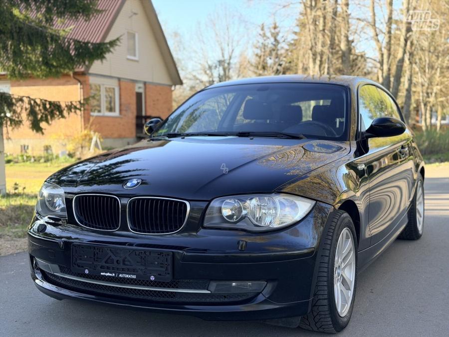 Black BMW 118 2009 in Utena, with an engine capacity of 2.00 L and mileage of 289 thousand km for 3850 €, photo 6 on AUTOMOTO.COM.LV