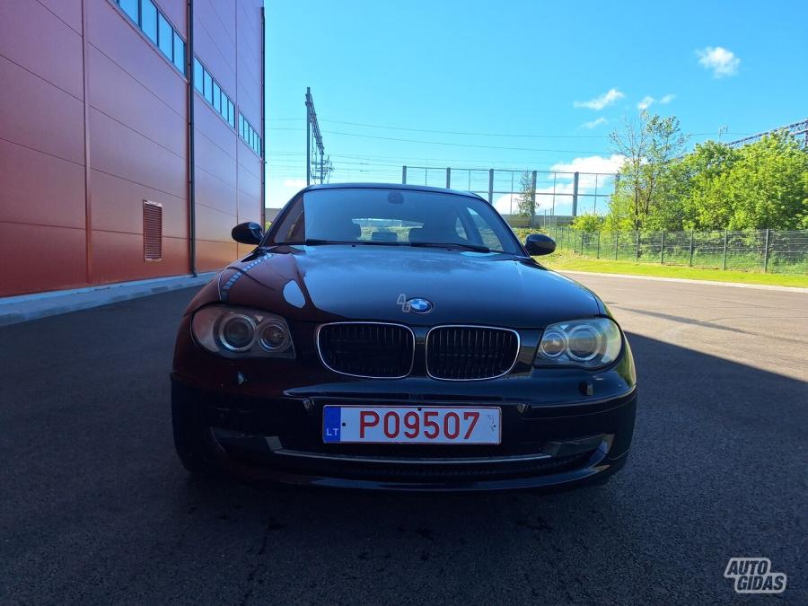 Melns BMW 118 2009 Telšiai, ar dzinēja tilpumu 2.00 L un nobraukumu 290 tūkst. km par 1950 €, foto 3 vietnē AUTOMOTO.COM.LV