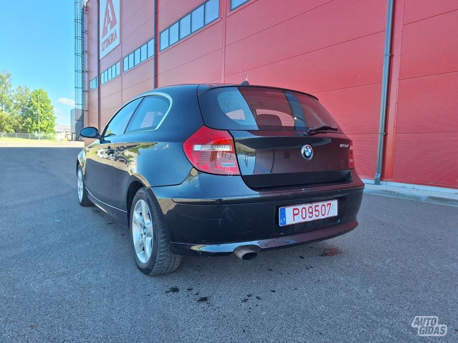 Melns BMW 118 2009 Telšiai, ar dzinēja tilpumu 2.00 L un nobraukumu 290 tūkst. km par 1950 €, foto 5 vietnē AUTOMOTO.COM.LV