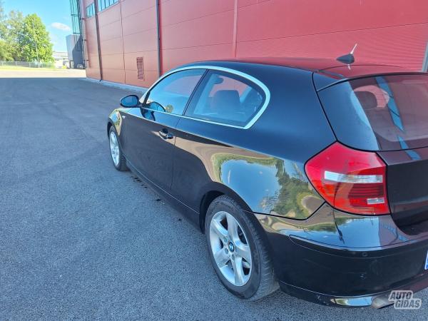 Black BMW 118 2009 in Telschi, with an engine capacity of 2.00 L and mileage of 290 thousand km for 1950 €, photo 5 on AUTOMOTO.COM.LV