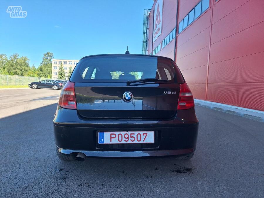 Melns BMW 118 2009 Telšiai, ar dzinēja tilpumu 2.00 L un nobraukumu 290 tūkst. km par 1950 €, foto 7 vietnē AUTOMOTO.COM.LV