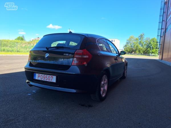 Black BMW 118 2009 in Telschi, with an engine capacity of 2.00 L and mileage of 290 thousand km for 1950 €, photo 7 on AUTOMOTO.COM.LV