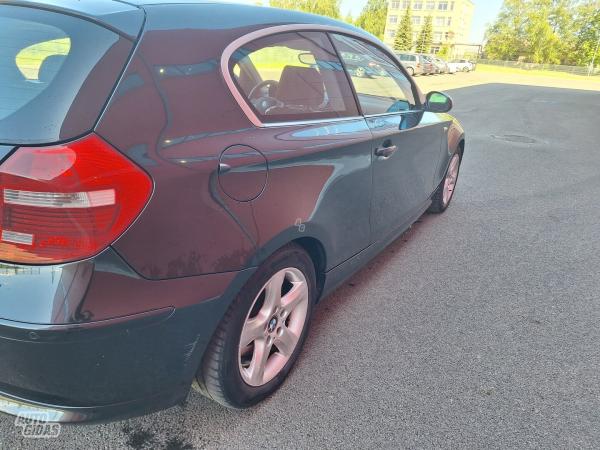 Black BMW 118 2009 in Telschi, with an engine capacity of 2.00 L and mileage of 290 thousand km for 1950 €, photo 8 on AUTOMOTO.COM.LV