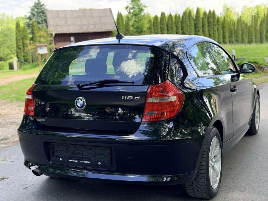 Melns BMW 118 2009 Utena, ar dzinēja tilpumu 2.00 L un nobraukumu 289 tūkst. km par 2995 €, foto 13 vietnē AUTOMOTO.COM.LV