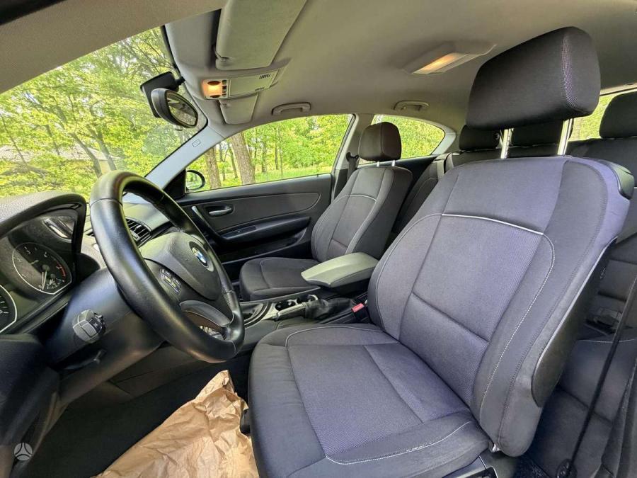 Melns BMW 118 2009 Utena, ar dzinēja tilpumu 2.00 L un nobraukumu 289 tūkst. km par 2995 €, foto 16 vietnē AUTOMOTO.COM.LV