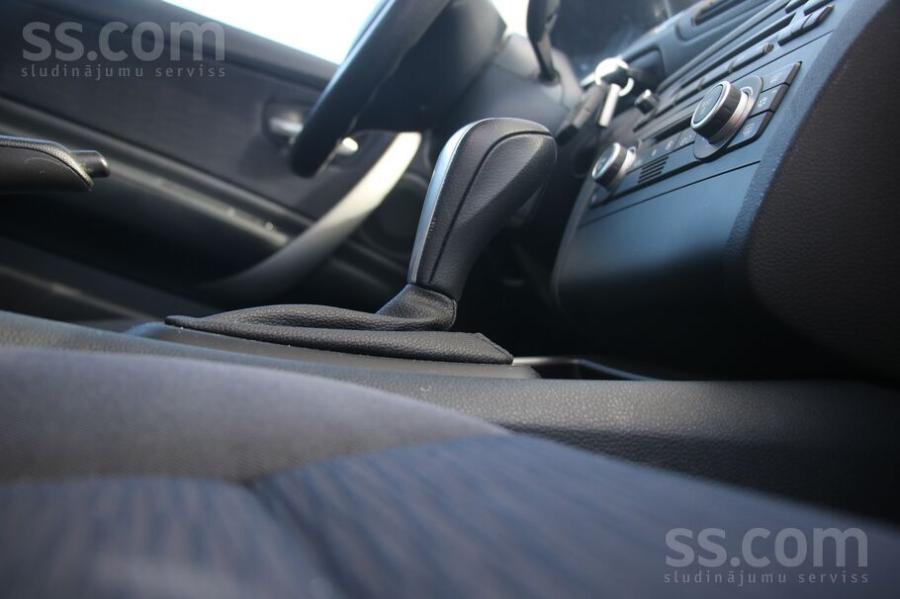 Black BMW 118 2009 in Tukums, with an engine capacity of 2.00 L and mileage of 208 thousand km for 4996 €, photo 11 on AUTOMOTO.COM.LV