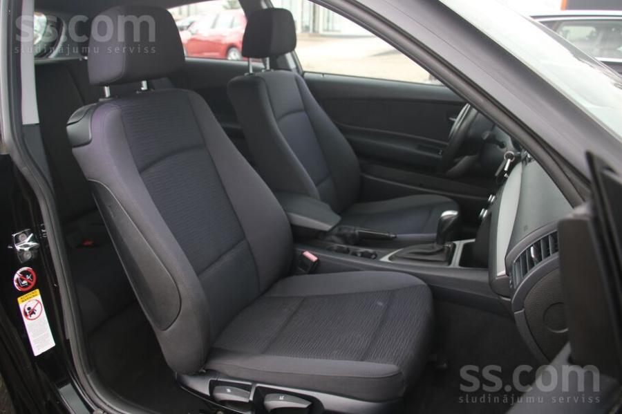 Black BMW 118 2009 in Tukums, with an engine capacity of 2.00 L and mileage of 208 thousand km for 4996 €, photo 13 on AUTOMOTO.COM.LV