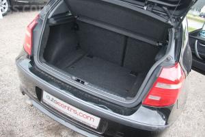 Black BMW 118 2009 in Tukums, with an engine capacity of 2.00 L and mileage of 208 thousand km for 4996 €, photo 15 on AUTOMOTO.COM.LV