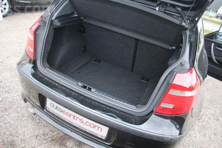 Black BMW 118 2009 in Tukums, with an engine capacity of 2.00 L and mileage of 208 thousand km for 4996 €, photo 15 on AUTOMOTO.COM.LV