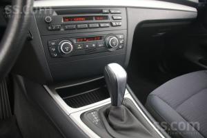 Black BMW 118 2009 in Tukums, with an engine capacity of 2.00 L and mileage of 208 thousand km for 4996 €, photo 17 on AUTOMOTO.COM.LV