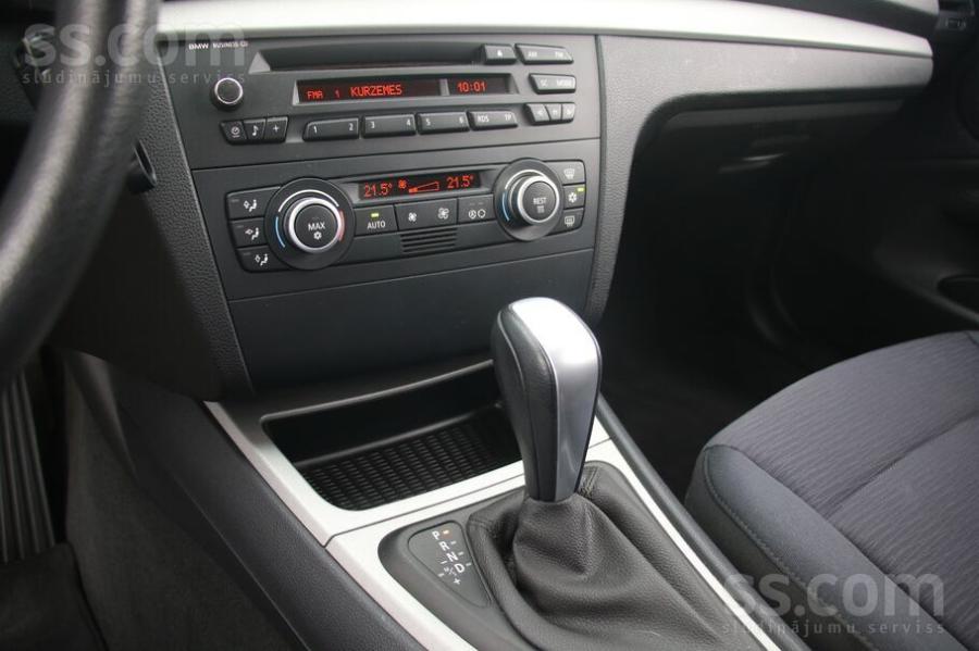 Black BMW 118 2009 in Tukums, with an engine capacity of 2.00 L and mileage of 208 thousand km for 4996 €, photo 17 on AUTOMOTO.COM.LV