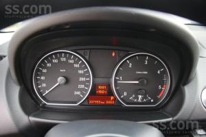 Black BMW 118 2009 in Tukums, with an engine capacity of 2.00 L and mileage of 208 thousand km for 4996 €, photo 18 on AUTOMOTO.COM.LV