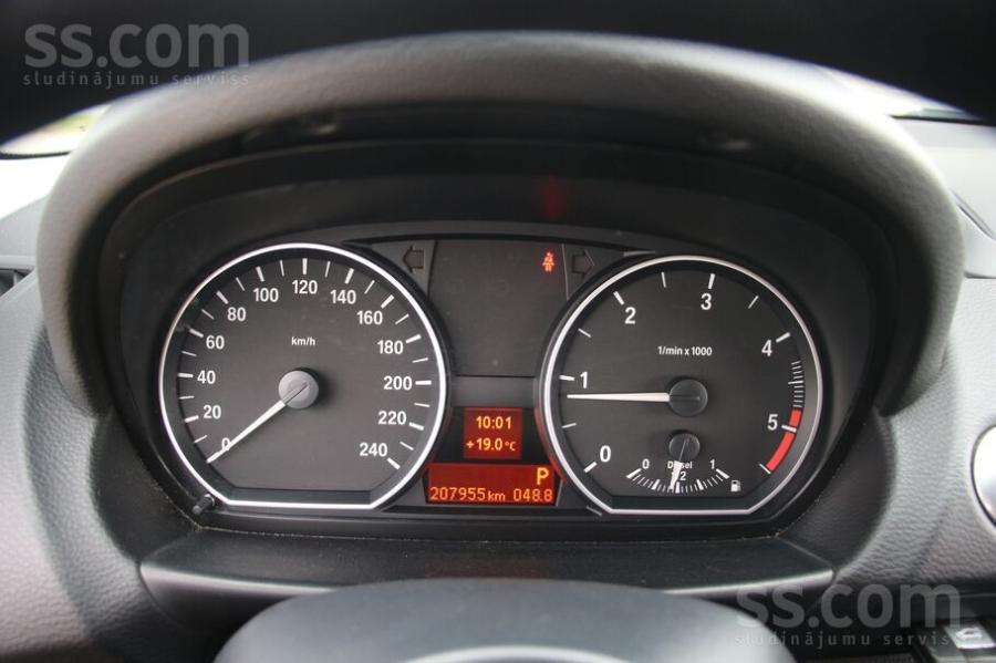 Black BMW 118 2009 in Tukums, with an engine capacity of 2.00 L and mileage of 208 thousand km for 4996 €, photo 18 on AUTOMOTO.COM.LV