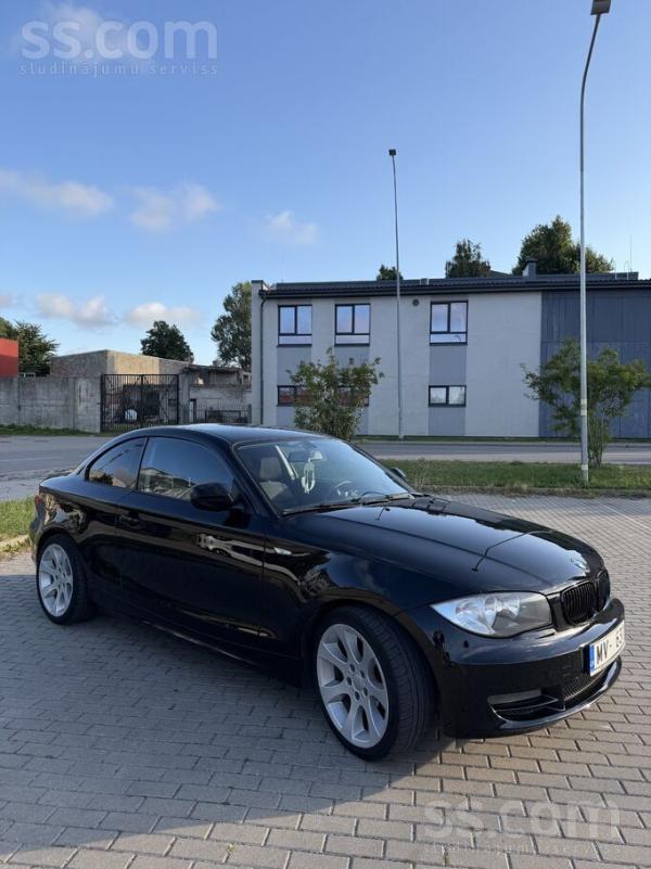 Melns BMW 118 2009 Liepāja, ar dzinēja tilpumu 2.00 L un nobraukumu 250 tūkst. km par 5200 €, foto 3 vietnē AUTOMOTO.COM.LV