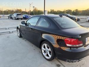 Black BMW 118 2010 in Riga, with an engine capacity of 2.00 L and mileage of 254 thousand km for 5100 €, photo 4 on AUTOMOTO.COM.LV